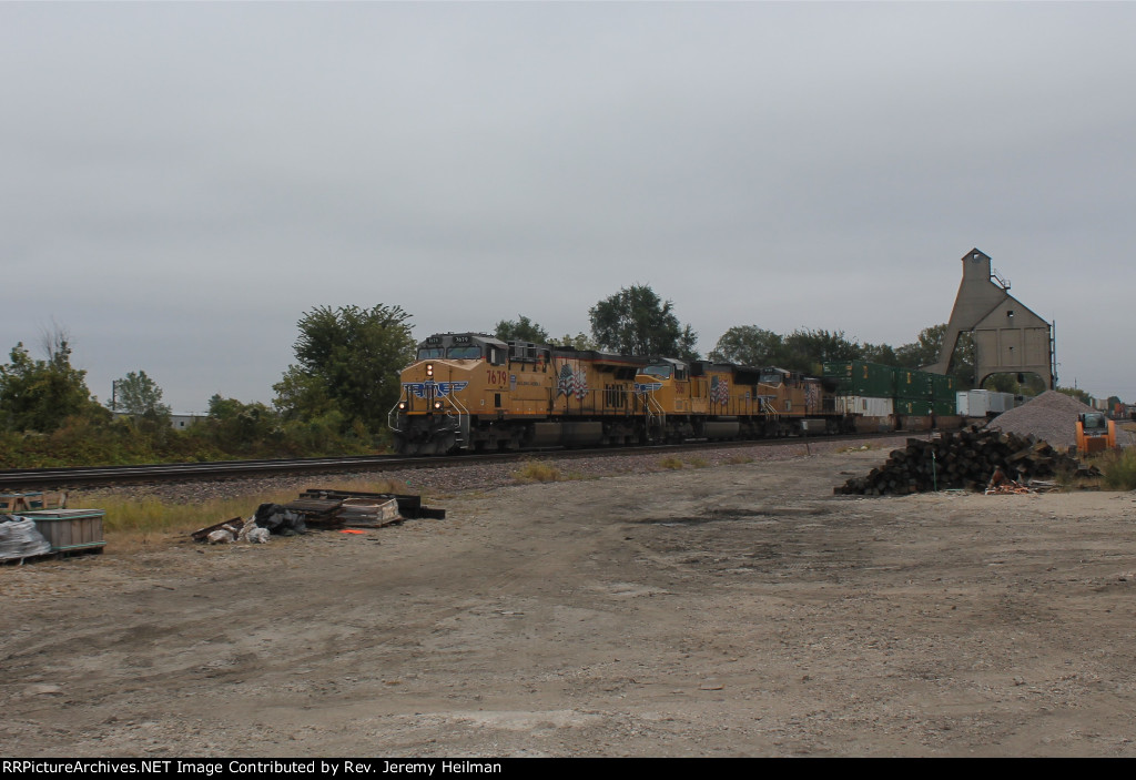 UP 7679 & others (2)